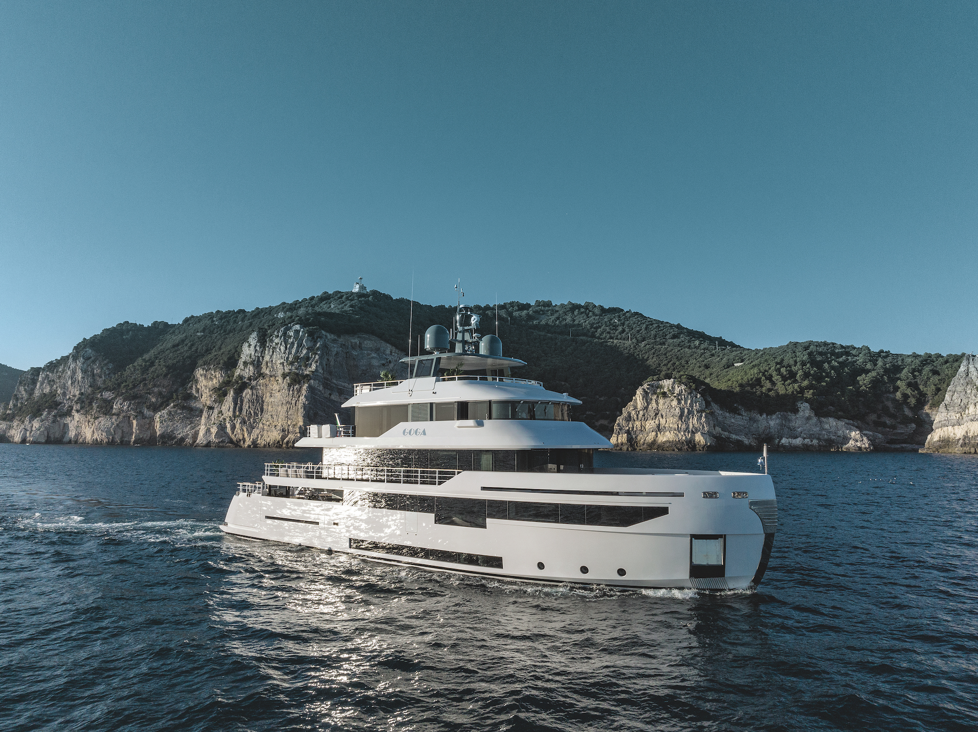 B.YOND 37m: the greenest model ever built in its class at Cannes ...