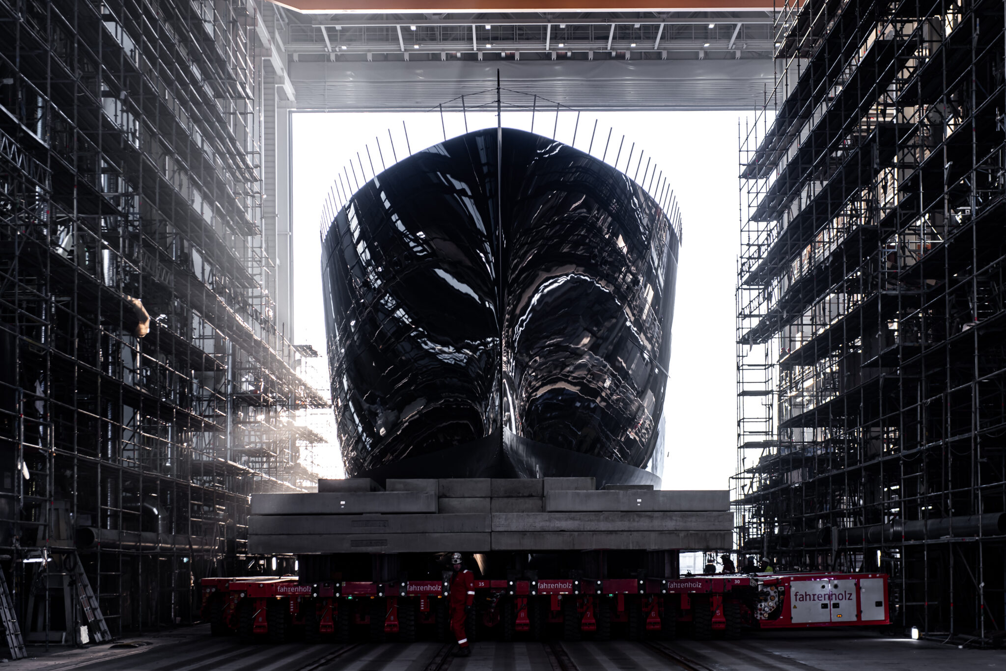 Pure black elegance: a 118 meter launched at Abeking & Rasmussen ...