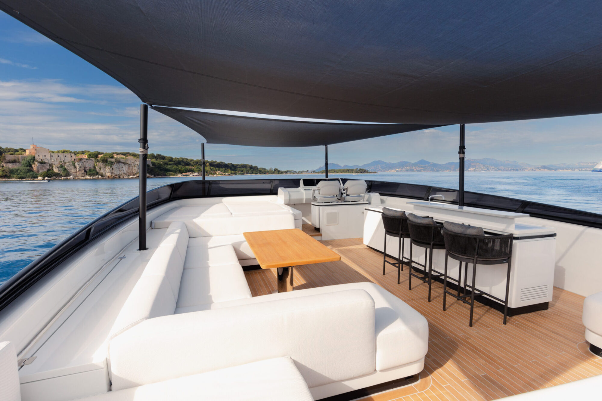 Inside the luxury yacht EXTRA X99 FAST created by Luca Dini Design | Yacht Interior Society