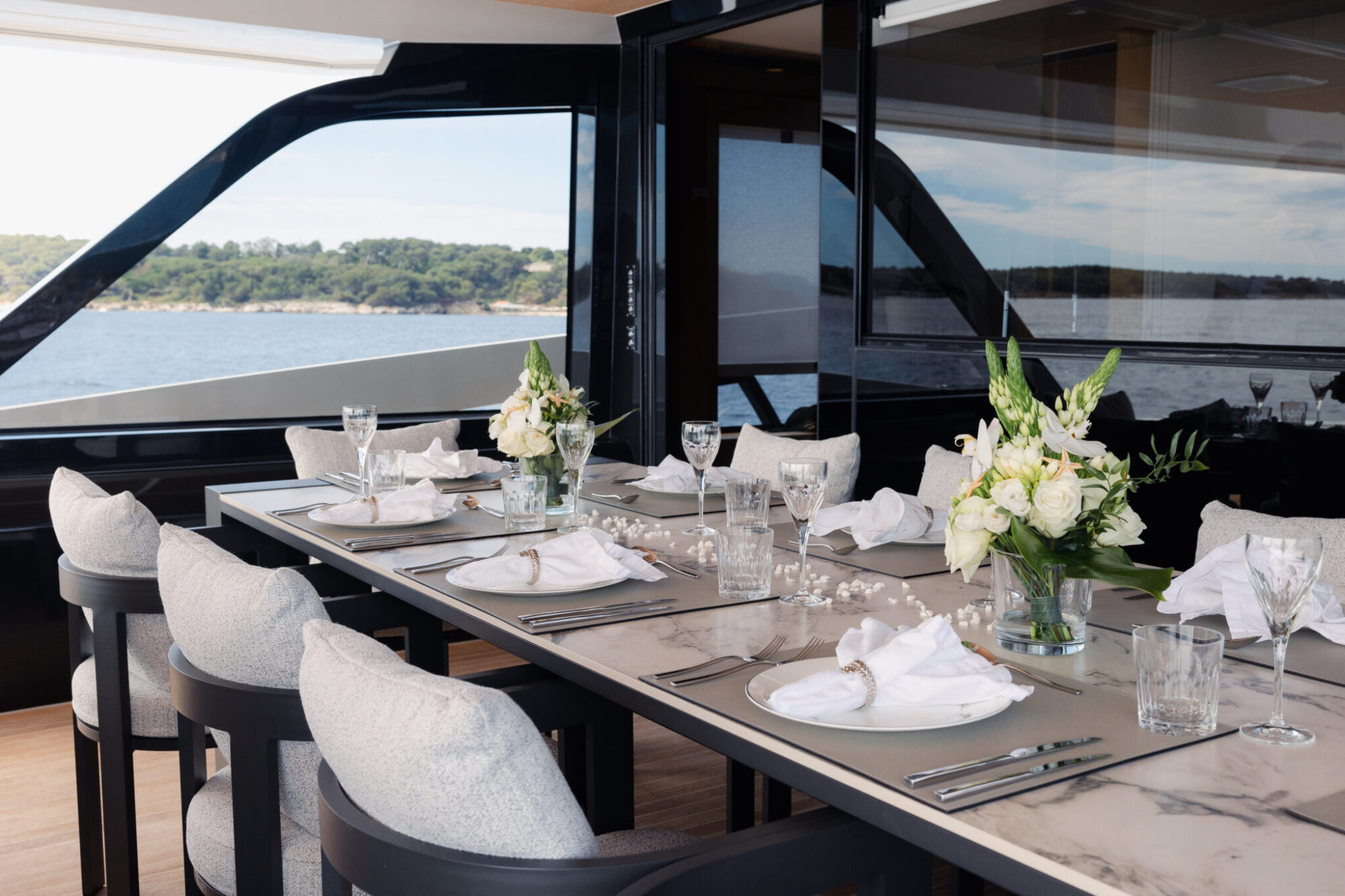 Inside the luxury yacht EXTRA X99 FAST created by Luca Dini Design ...